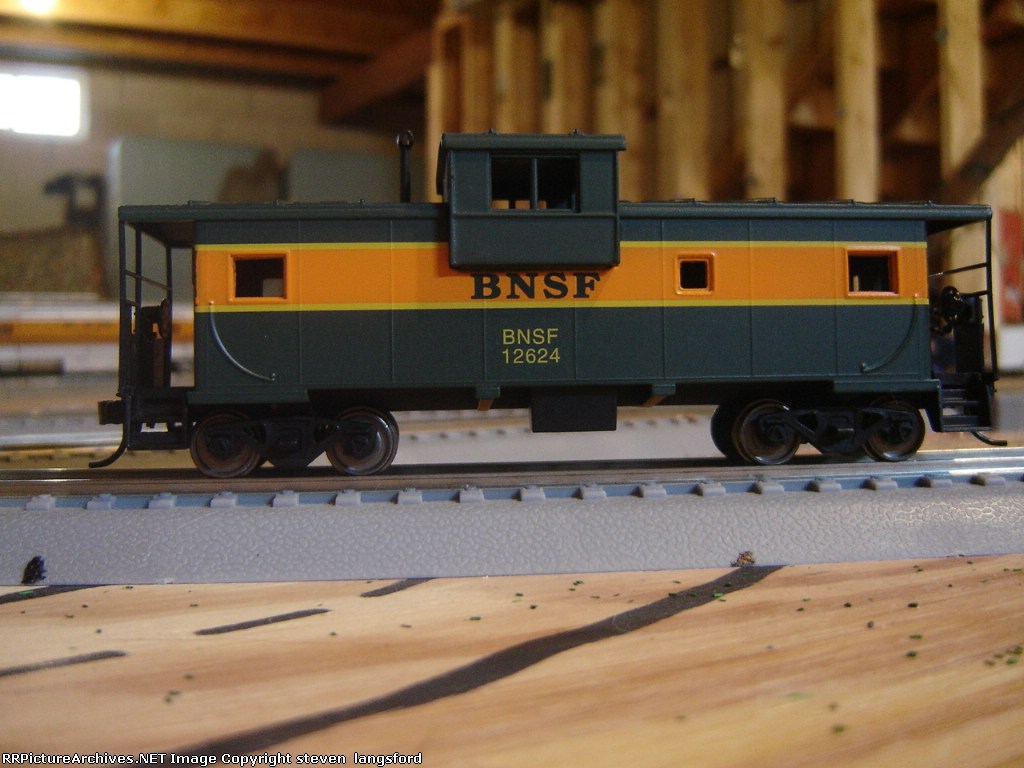 MY BRAND NEW BNSF CABOOSE